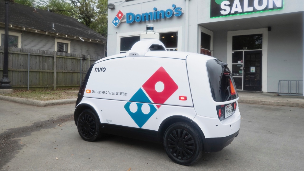 Domino's lança carro-robô para entregar pizzas - GM7 Club News